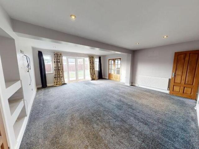 For Sale 3 Bedroom Shared Living/roommate Stanford Thurrock DS99345126