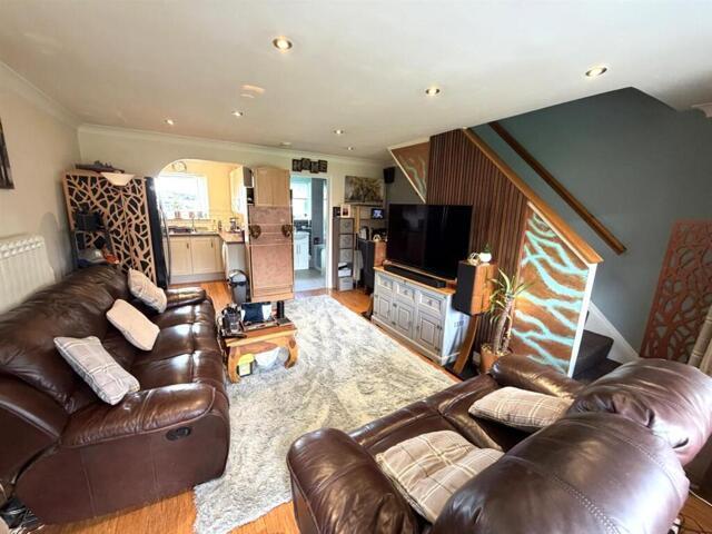 For Sale 3 Bedroom Shared Living/roommate Suffolk Suffolk DLS101678381
