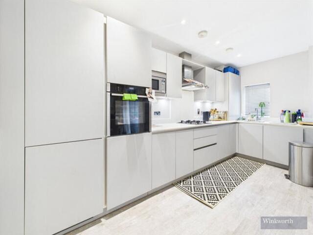 For Sale 3 Bedroom Shared Living/roommate Surbiton Greater London DLS100578773