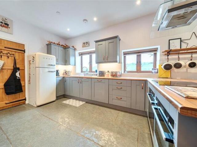 For Sale 3 Bedroom Shared Living/roommate Welshpool Welshpool DS101025449