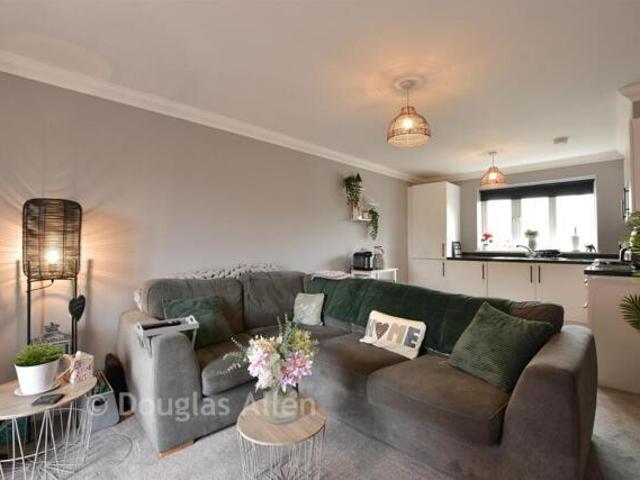 For Sale 3 Bedroom Shared Living/roommate Wickford Essex DS101891835