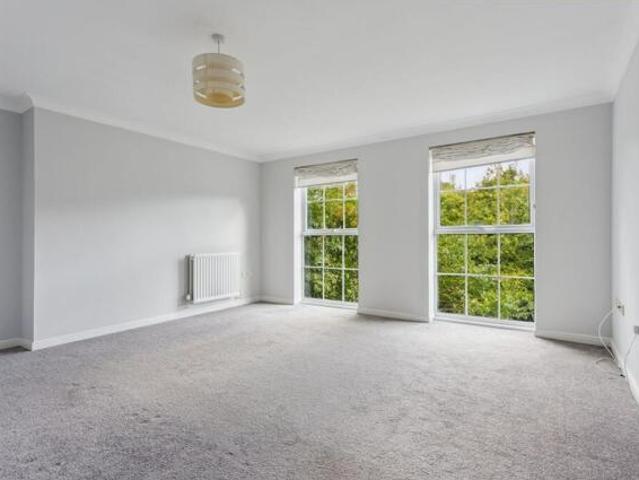 For Sale 3 Bedroom Shared Living/roommate Wooburn Green Buckinghamshire DLS98718352