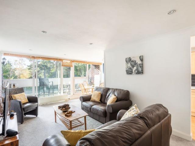 For Sale and To Let 2 Bedroom Flat