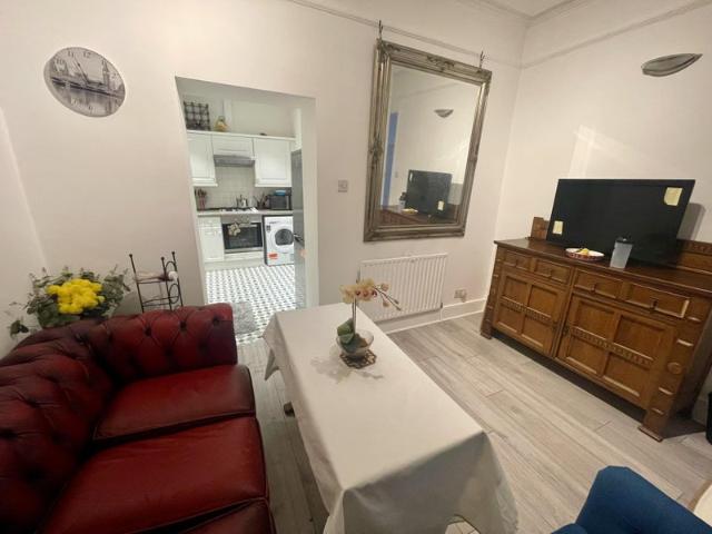 For September | 3bedroom near Vauxhall SE11
