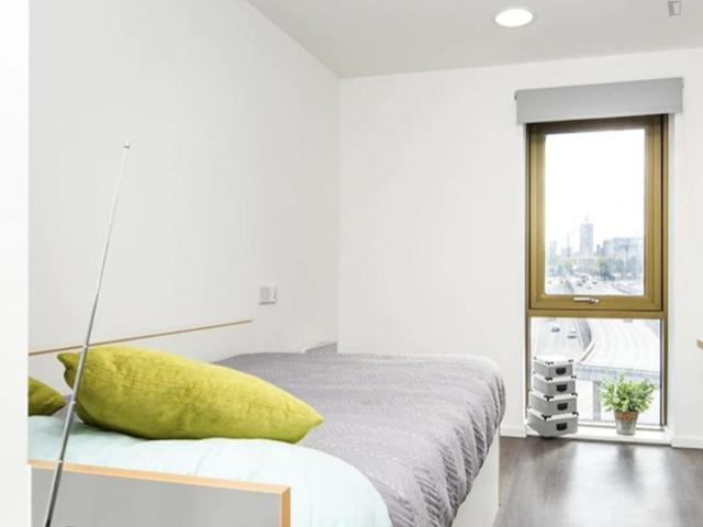 For Rent 40 Bedroom Shared Living/roommate Liverpool Liverpool DS90561697