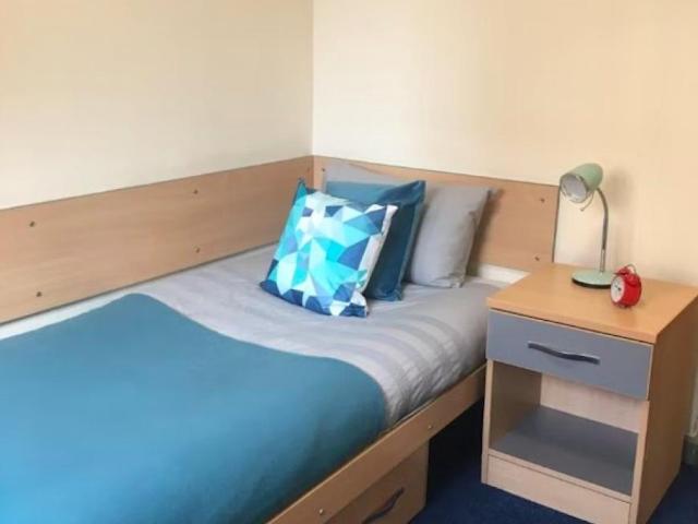 For Rent 40 Bedroom Shared Living/roommate Liverpool Liverpool DS90592915