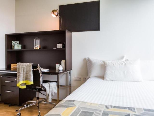 For Rent 40 Bedroom Shared Living/roommate London London DS90560454