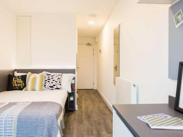 For Rent 40 Bedroom Shared Living/roommate London London DS90560533