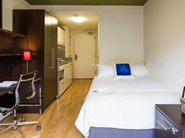 For Rent 40 Bedroom Shared Living/roommate London London DS90563768
