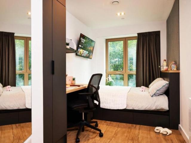 For Rent 40 Bedroom Shared Living/roommate London London DS90563995