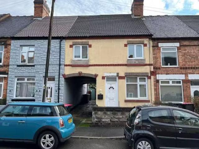 Just in! 4 BA 4 bedroom terraced house for rent in Long Street.