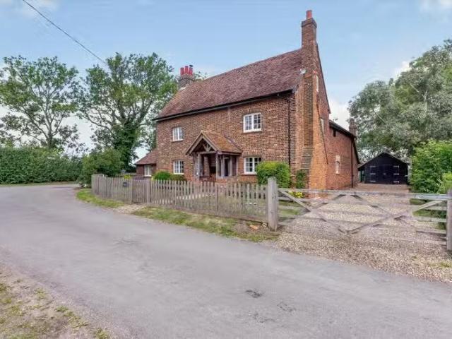 Nice 4 BA 4 bedroom detached house for rent in West End Lane.