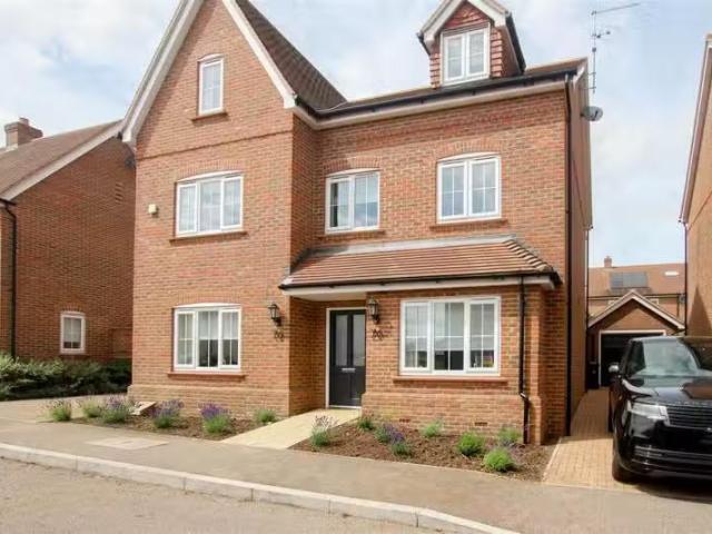 New 4 BA 5 bedroom detached house for rent in Wedow Road, Thax.