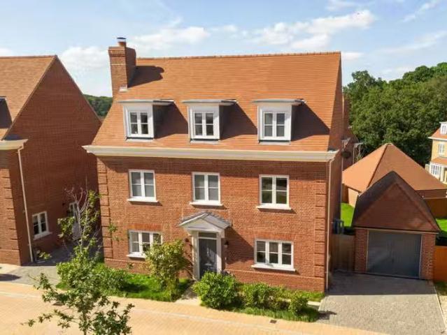 For Rent! 4 BA 5 bedroom detached house for rent in Barnet, Gr.