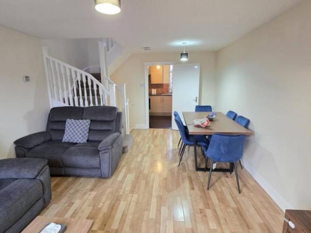 For Rent 4 Bedroom Apartment London London DLS98470294