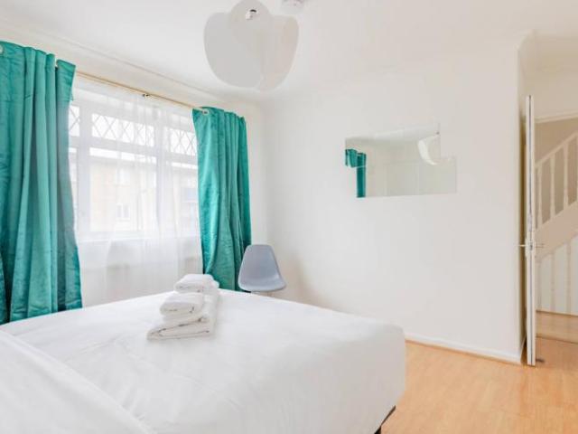 For Rent 4 Bedroom Apartment London London DS90909893