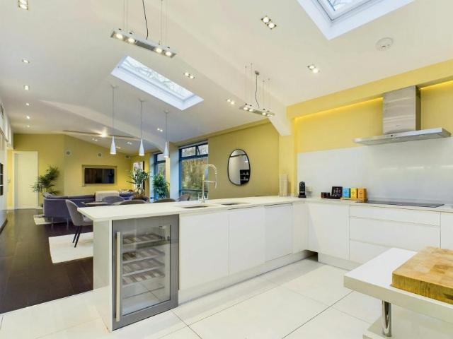 For Rent 4 Bedroom Apartment London London DS92239612