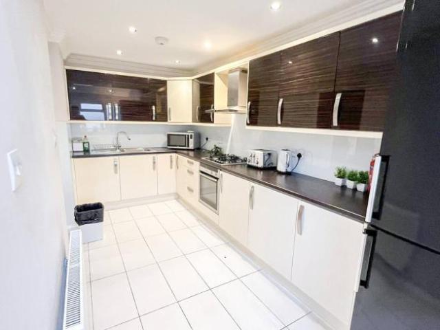 For Rent 4 Bedroom Apartment London London DS101807285