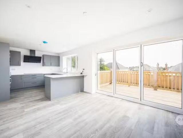 Rental! 4 bedroom detached house for rent in 60a Langdon Road.