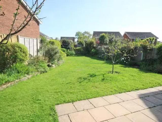 Nice 4 bedroom detached house for rent in Silverdale, Barton o.