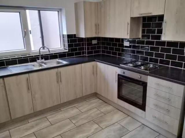 Cheap 4 bedroom detached house for rent in Student house on Ac.
