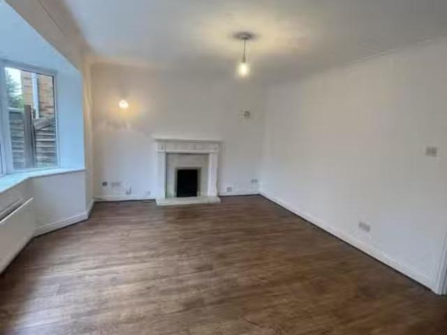 Unique 4 bedroom detached house for rent in Paget Road, Erding.