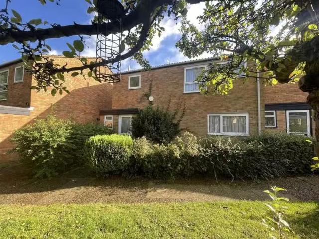 For Rent! 4 bedroom end of terrace house for rent in Chapel Wo.