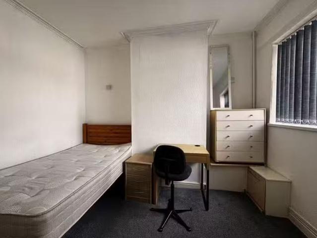 Cheap 4 bedroom house for rent in 106 Hubert Road, B29 6ER, B29