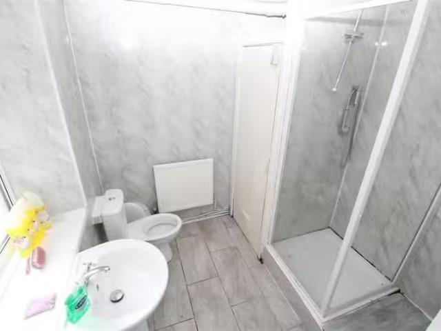 Charming 4 bedroom house for rent in Broadway, Treforest, Pont.