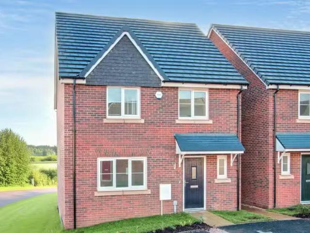 Cozy 4 bedroom house for rent in Moorland Rise, Darwen, BB3