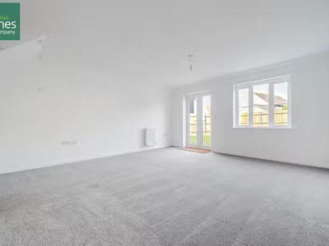 Unique 4 bedroom house for rent in The Poplars, Littlehampton.