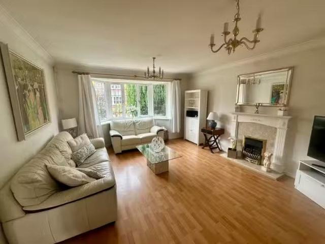 For Rent! 4 bedroom house for rent in Tythe Barn Lane, Shirley.