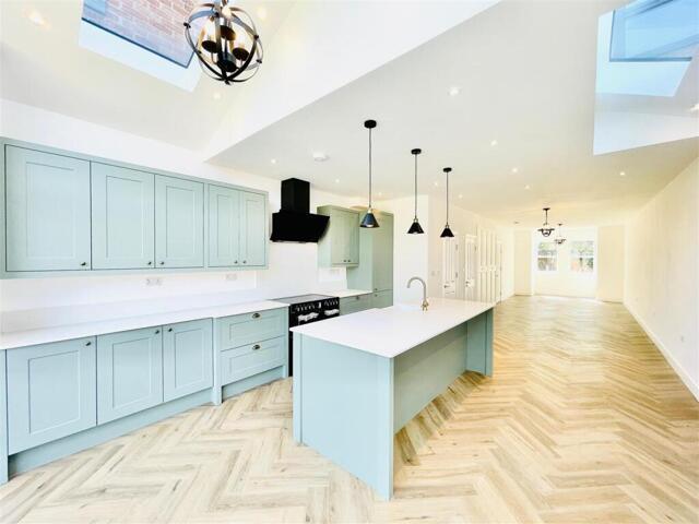 For Rent 4 Bedroom House Londres Great London DLS99649466