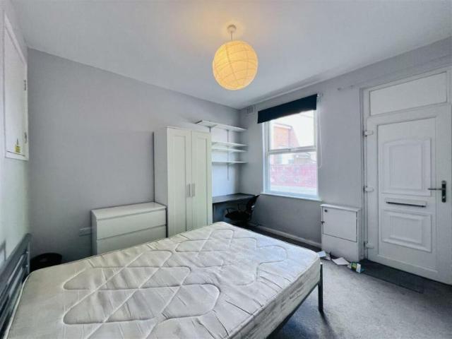 For Rent 4 Bedroom House Lenton East Midlands DS98286075