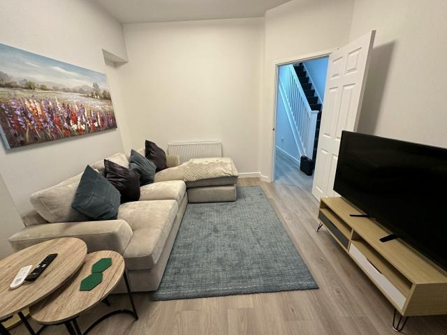 For Rent 4 Bedroom House Swansea Swansea DLS73573880