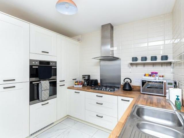 For Rent 4 Bedroom House Wakefield Wakefield DS65860765