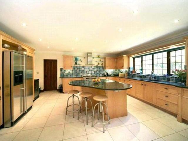 For Rent 4 Bedroom House Windlesham Surrey DS101510446