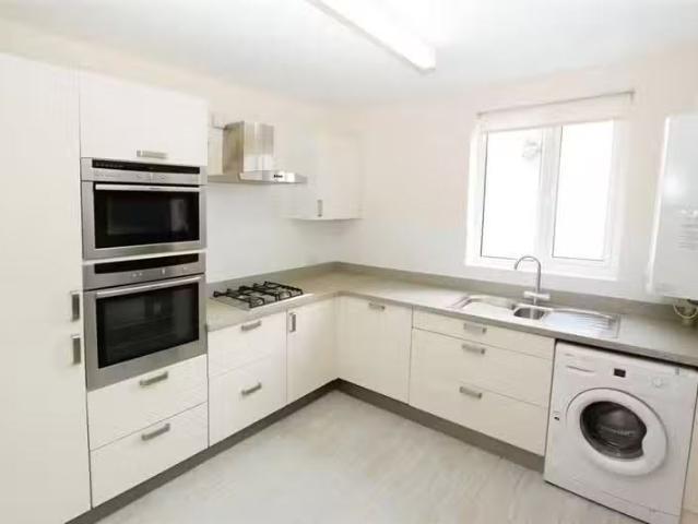 Cozy 4 bedroom Mid Terrace House to rent, West Hill Road, Plym.