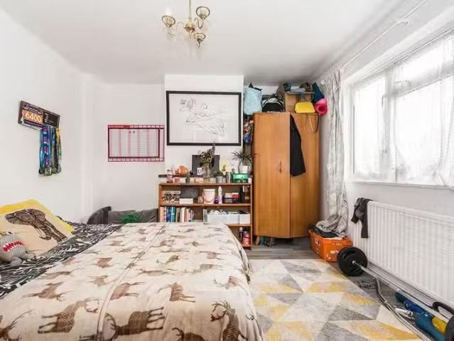 For Rent! 4 bedroom Semi Detached House to rent, Elmbank Avenu.