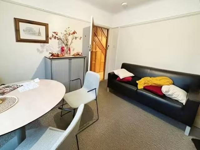 Cheap 4 bedroom Semi Detached House to rent, Victoria Street.