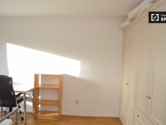 For Rent 4 Bedroom Shared Living/roommate London London DLS101815767