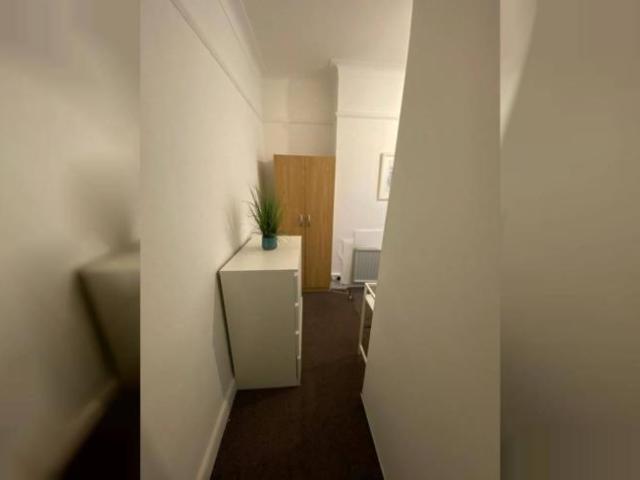 For Rent 4 Bedroom Shared Living/roommate London London DLS101824275