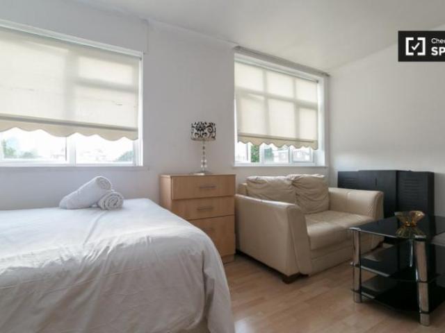 For Rent 4 Bedroom Shared Living/roommate London London DLS101824847