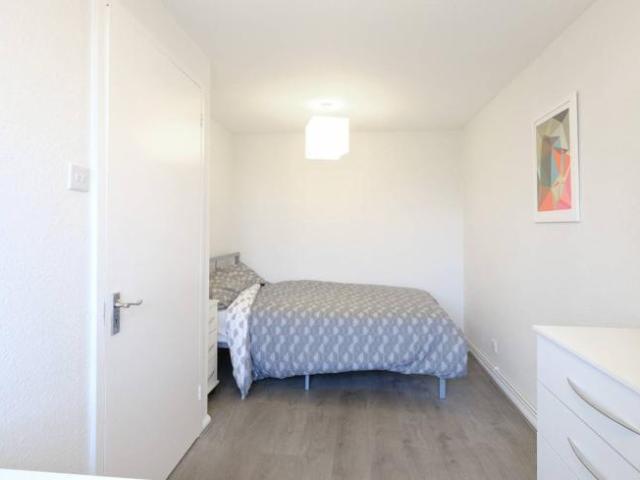 For Rent 4 Bedroom Shared Living/roommate London London DLS101846417