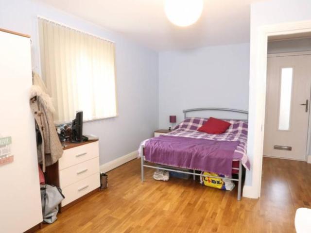 For Rent 4 Bedroom Shared Living/roommate London London DLS101852032