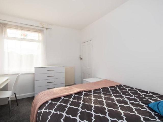 For Rent 4 Bedroom Shared Living/roommate London London DLS101853874