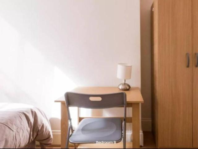 For Rent 4 Bedroom Shared Living/roommate London London DLS102796956