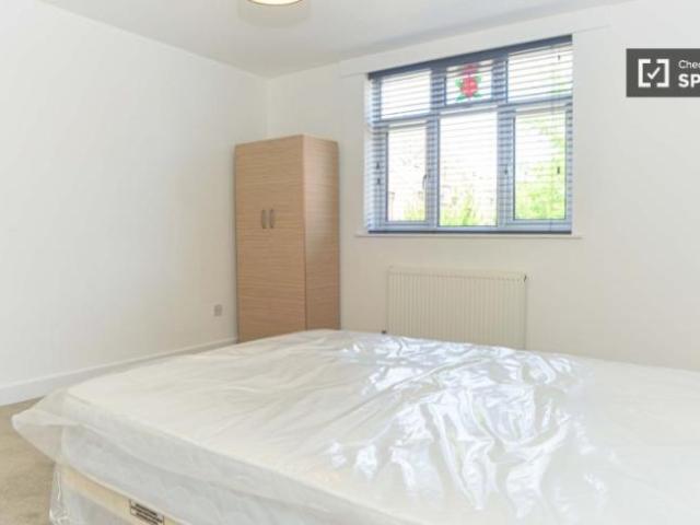 For Rent 4 Bedroom Shared Living/roommate London London DLS102797007