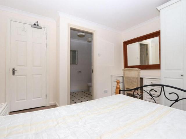 For Rent 4 Bedroom Shared Living/roommate London London DLS90559412