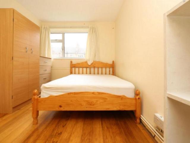 For Rent 4 Bedroom Shared Living/roommate London London DLS90559421